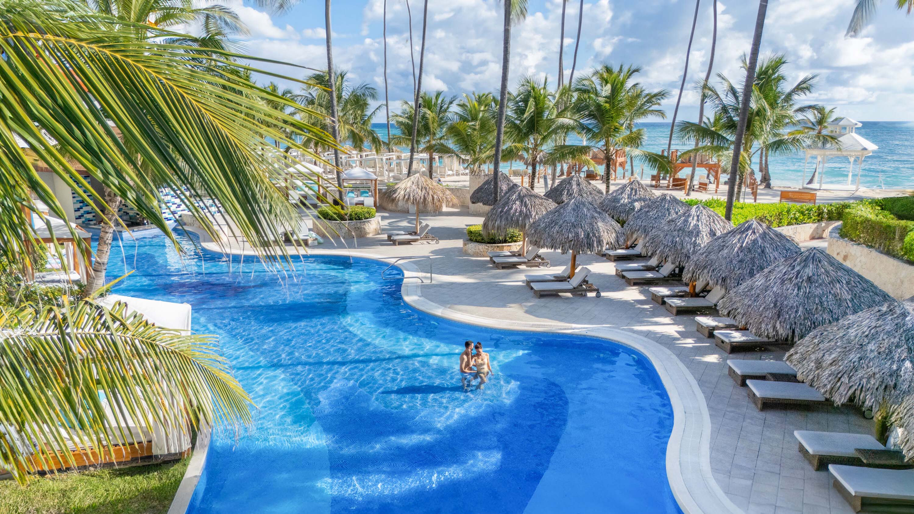 Majestic Resorts®: Travel Weekly